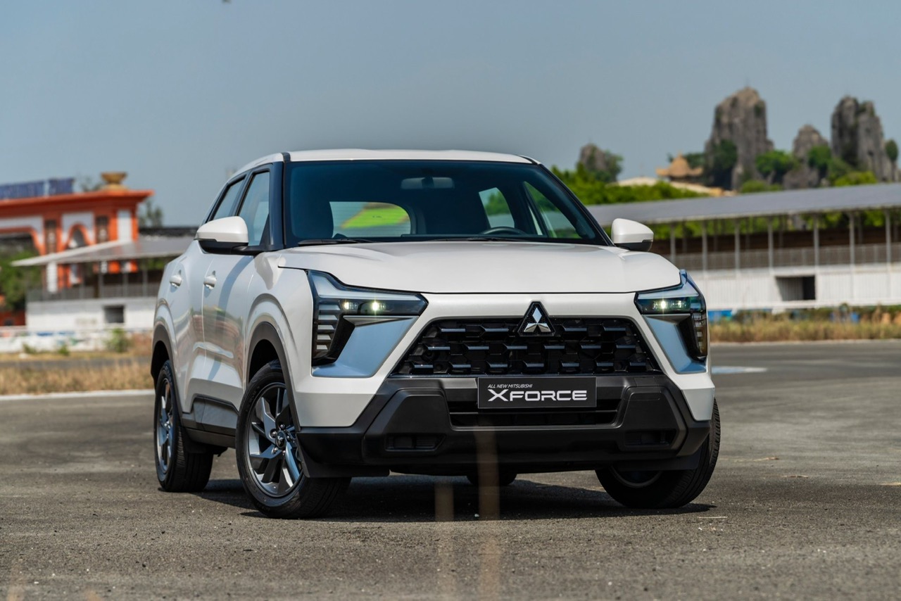So sánh Mitsubishi Xforce Exceed và Mitsubishi Premium